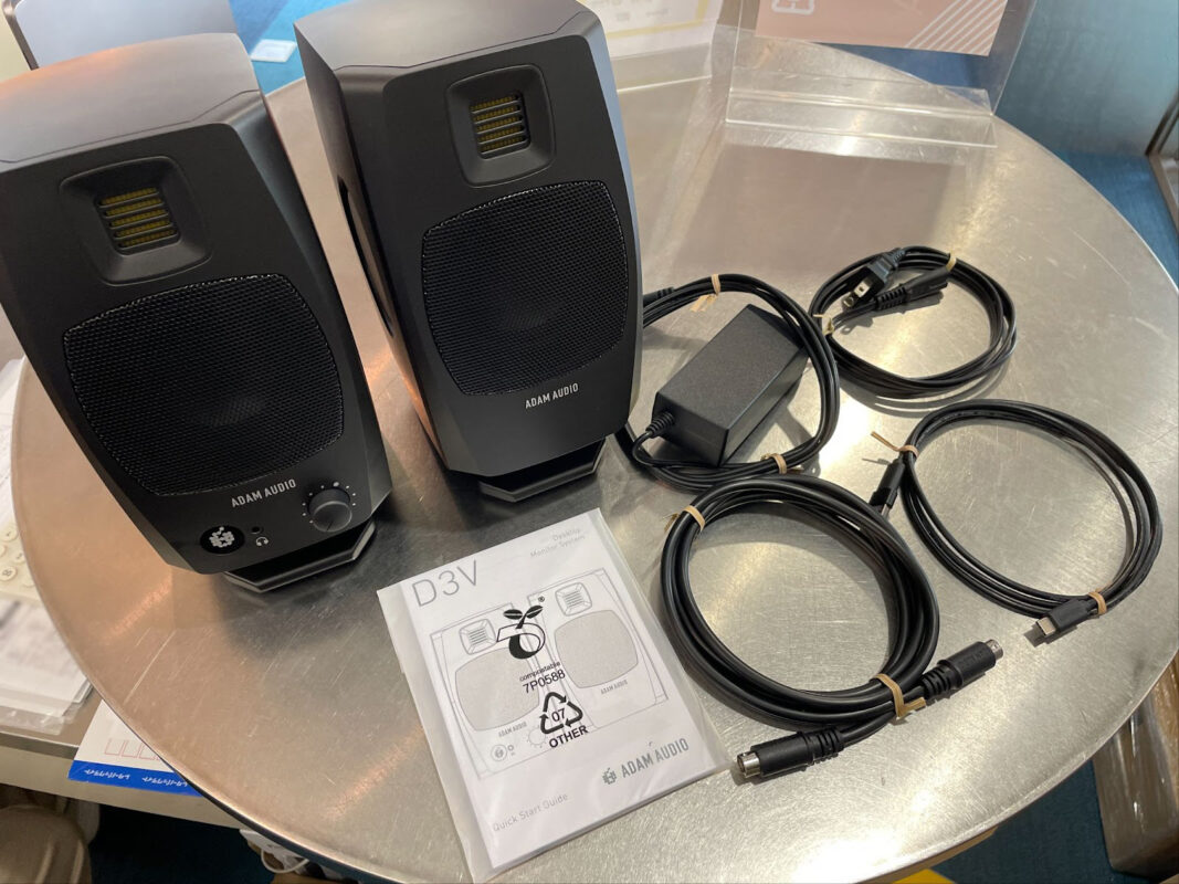 ADAM AUDIO新製品「D3V」抜群すぎるコスパに驚き。ADAMらしらも健在で ！ – Rock oN Line eStore