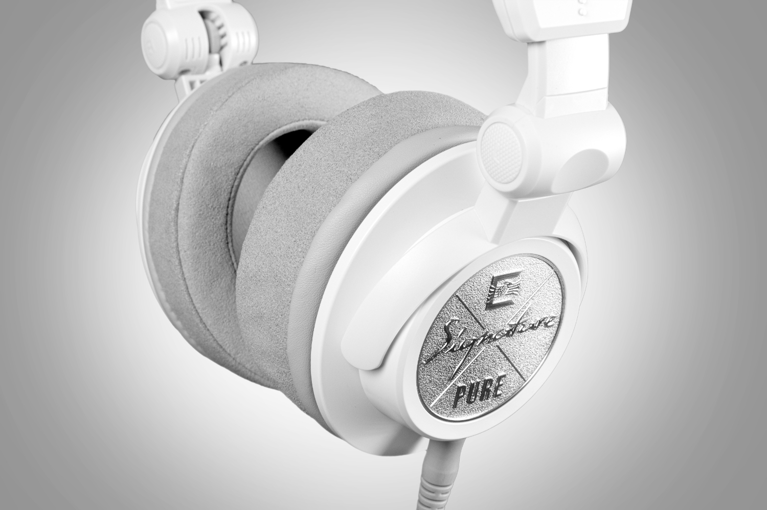 Ultrasoneがヘッドホンの新製品「Signature FUSION Open Back」「Signature PURE WHITE」を ...